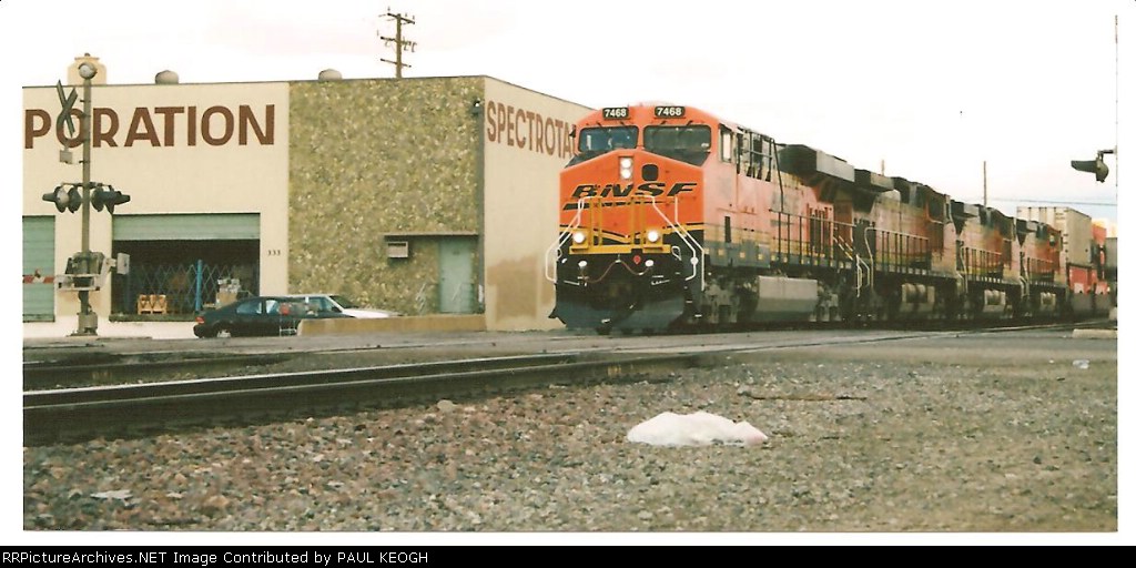 BNSF 7468 crosses Valley Blvd in downtown Colton, Ca going west